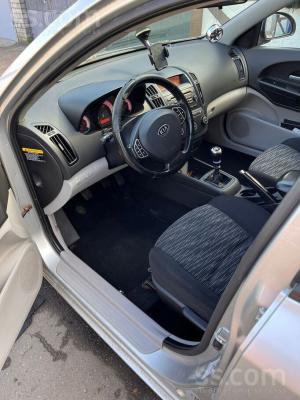 Kia Ceed 2007 in Riga, with an engine capacity of 1.60 L and mileage of 281 thousand km for 1250 €, photo 5 on AUTOMOTO.COM.LV