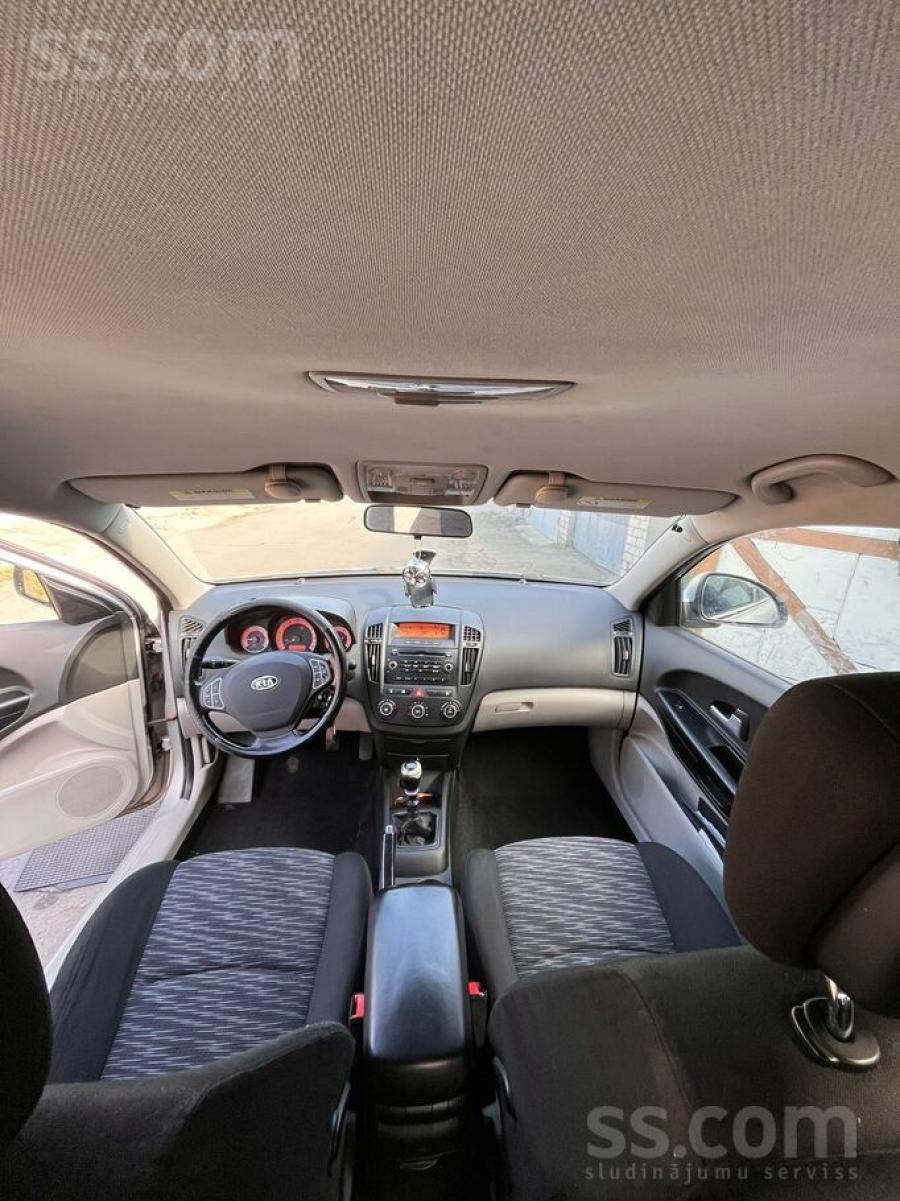 Kia Ceed 2007 in Riga, with an engine capacity of 1.60 L and mileage of 281 thousand km for 1250 €, photo 6 on AUTOMOTO.COM.LV
