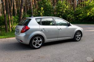 Kia Ceed 2007 in Ukmerge, with an engine capacity of 1.60 L and mileage of 309 thousand km for 1500 €, photo 5 on AUTOMOTO.COM.LV