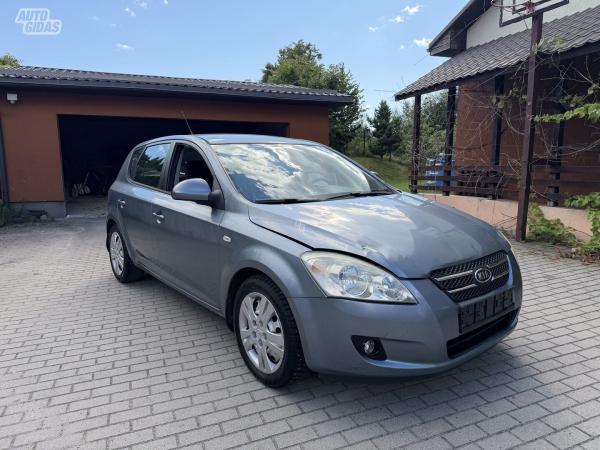 Kia Ceed 2007 in Vilnius, with an engine capacity of 1.40 L and mileage of 155 thousand km for 1500 €, photo 4 on AUTOMOTO.COM.LV