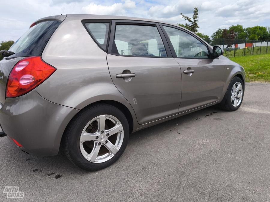 Kia Ceed 2008 in Kaunas, with an engine capacity of 1.60 L and mileage of 270 thousand km for 650 €, photo 6 on AUTOMOTO.COM.LV