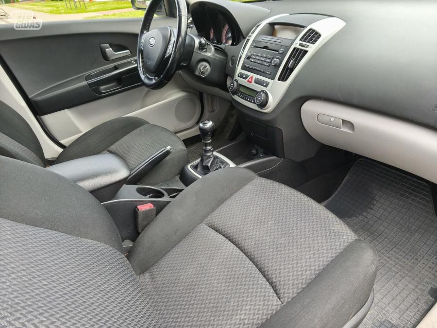 Kia Ceed 2008 in Kaunas, with an engine capacity of 1.60 L and mileage of 270 thousand km for 650 €, photo 9 on AUTOMOTO.COM.LV