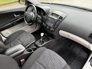 Kia Ceed 2008 in Siauliai, with an engine capacity of 1.60 L and mileage of 273 thousand km for 1550 €, photo 14 on AUTOMOTO.COM.LV