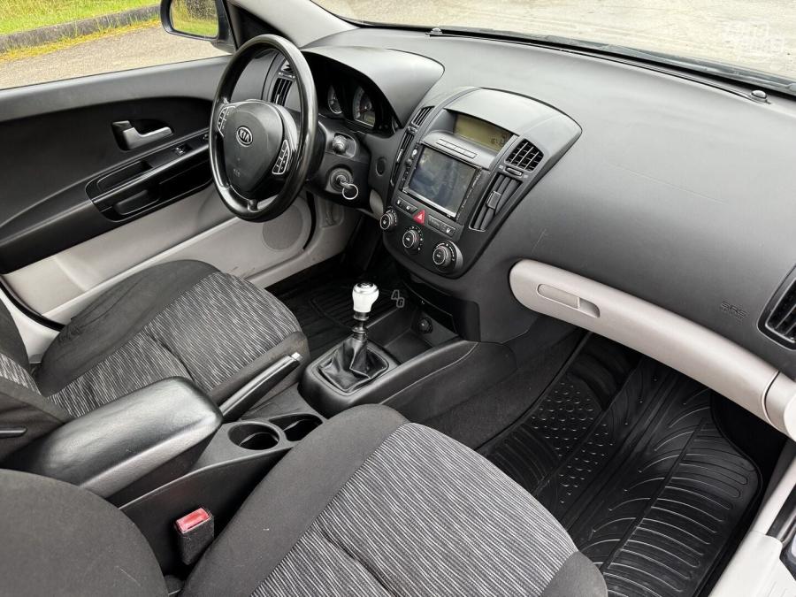 Kia Ceed 2008 in Siauliai, with an engine capacity of 1.60 L and mileage of 273 thousand km for 1550 €, photo 14 on AUTOMOTO.COM.LV