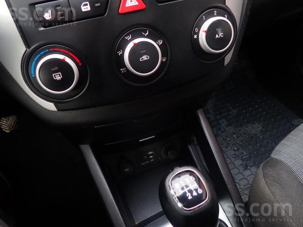 Kia Ceed 2010 Liepāja, ar dzinēja tilpumu 1.60 L un nobraukumu 230 tūkst. km par 2950 €, foto 11 vietnē AUTOMOTO.COM.LV