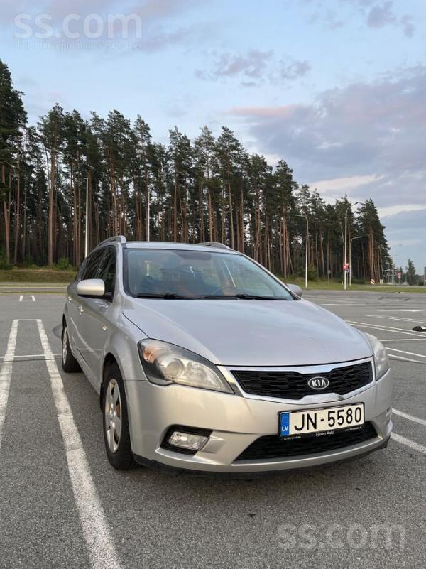 Kia Ceed 2011 in Riga, with an engine capacity of 1.60 L and mileage of 250 thousand km for 2499 €, photo 1 on AUTOMOTO.COM.LV