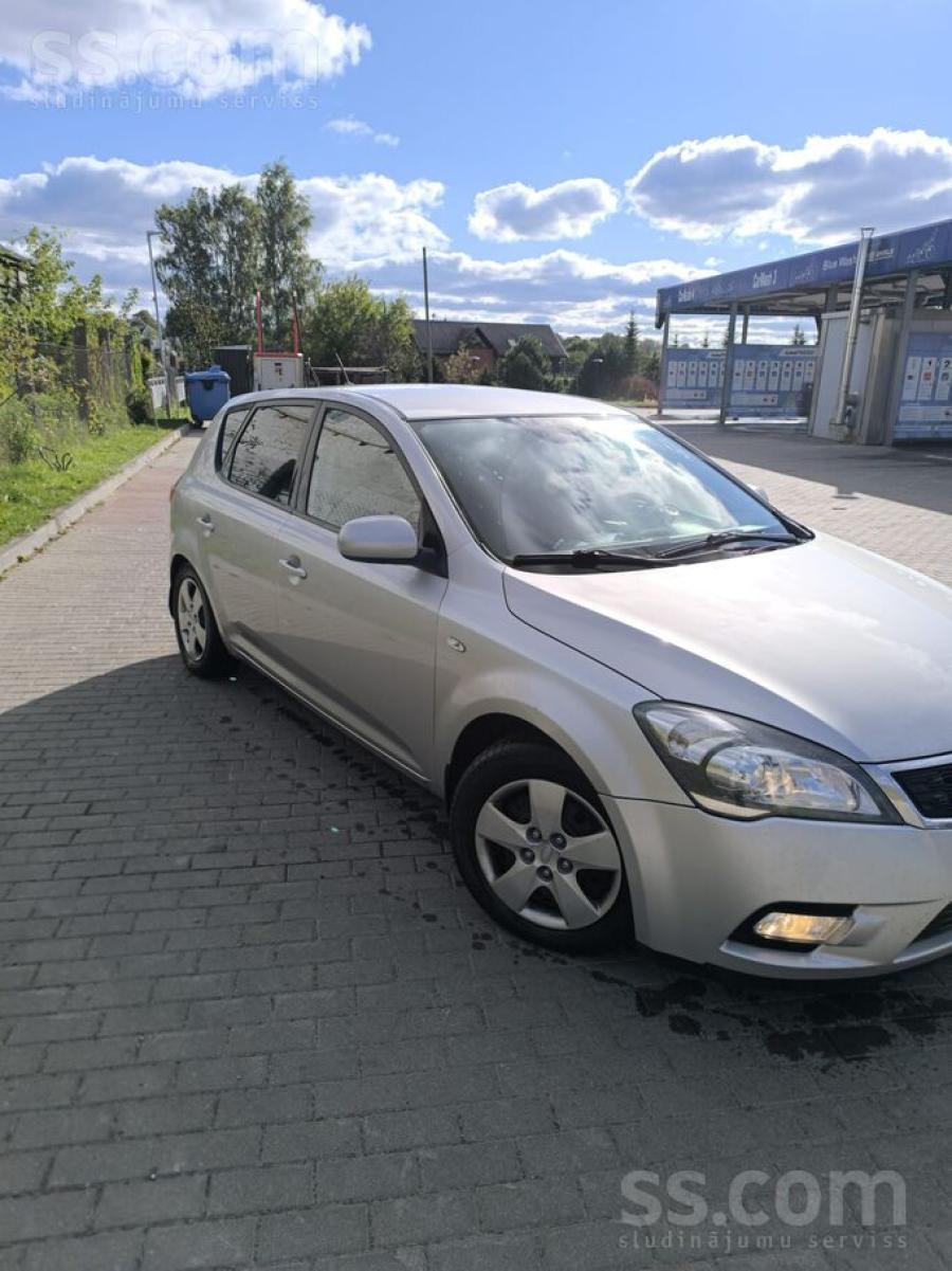 Kia Ceed 2011 Rēzekne, ar dzinēja tilpumu 1.60 L un nobraukumu 311 tūkst. km par 1800 €, foto 3 vietnē AUTOMOTO.COM.LV