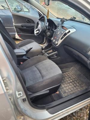 Kia Ceed 2011 Rēzekne, ar dzinēja tilpumu 1.60 L un nobraukumu 311 tūkst. km par 1800 €, foto 5 vietnē AUTOMOTO.COM.LV