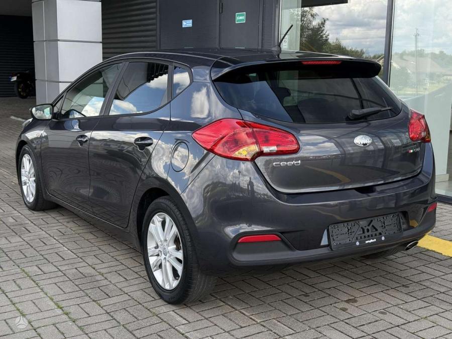 Kia Ceed 2013 in Vilnius, with an engine capacity of 1.58 L and mileage of 108 thousand km for 6999 €, photo 5 on AUTOMOTO.COM.LV