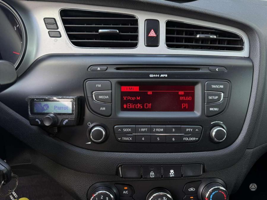 Kia Ceed 2013 in Vilnius, with an engine capacity of 1.58 L and mileage of 108 thousand km for 6999 €, photo 14 on AUTOMOTO.COM.LV