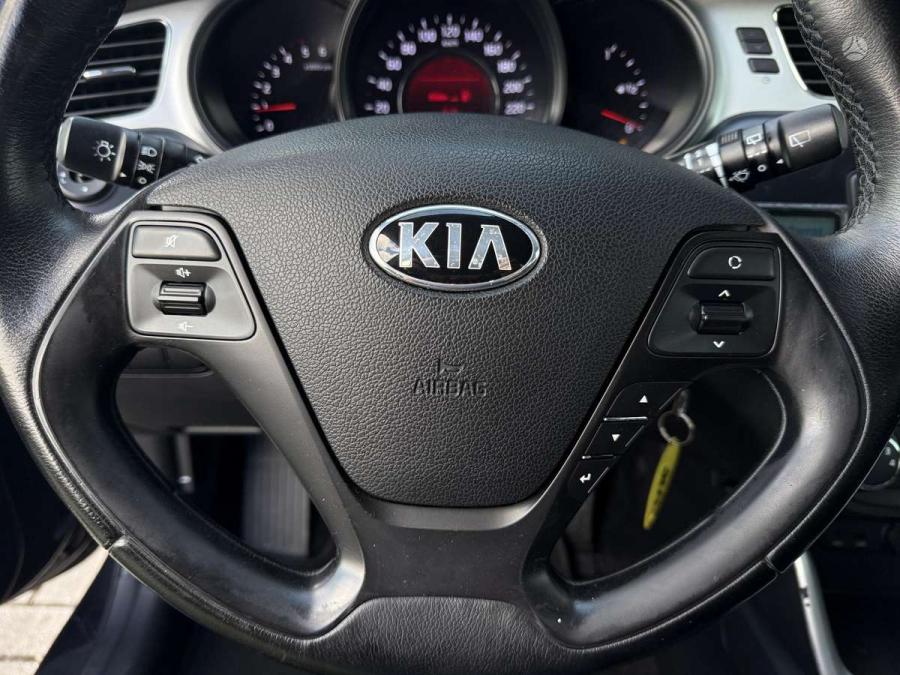 Kia Ceed 2013 in Vilnius, with an engine capacity of 1.58 L and mileage of 108 thousand km for 6999 €, photo 15 on AUTOMOTO.COM.LV