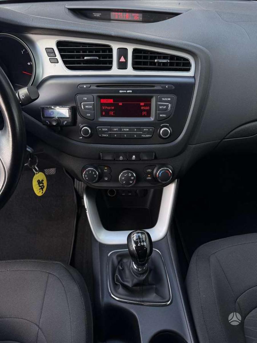 Kia Ceed 2013 in Vilnius, with an engine capacity of 1.58 L and mileage of 108 thousand km for 6999 €, photo 16 on AUTOMOTO.COM.LV