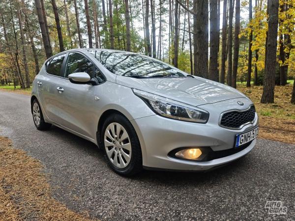 Kia Ceed 2013 in Vilnius on AUTOMOTO.COM.LV Kia Ceed 2013 in Vilnius, with an engine capacity of 1.40 L and mileage of 334 thousand km for 2500 €, photo 4 on AUTOMOTO.COM.LV
