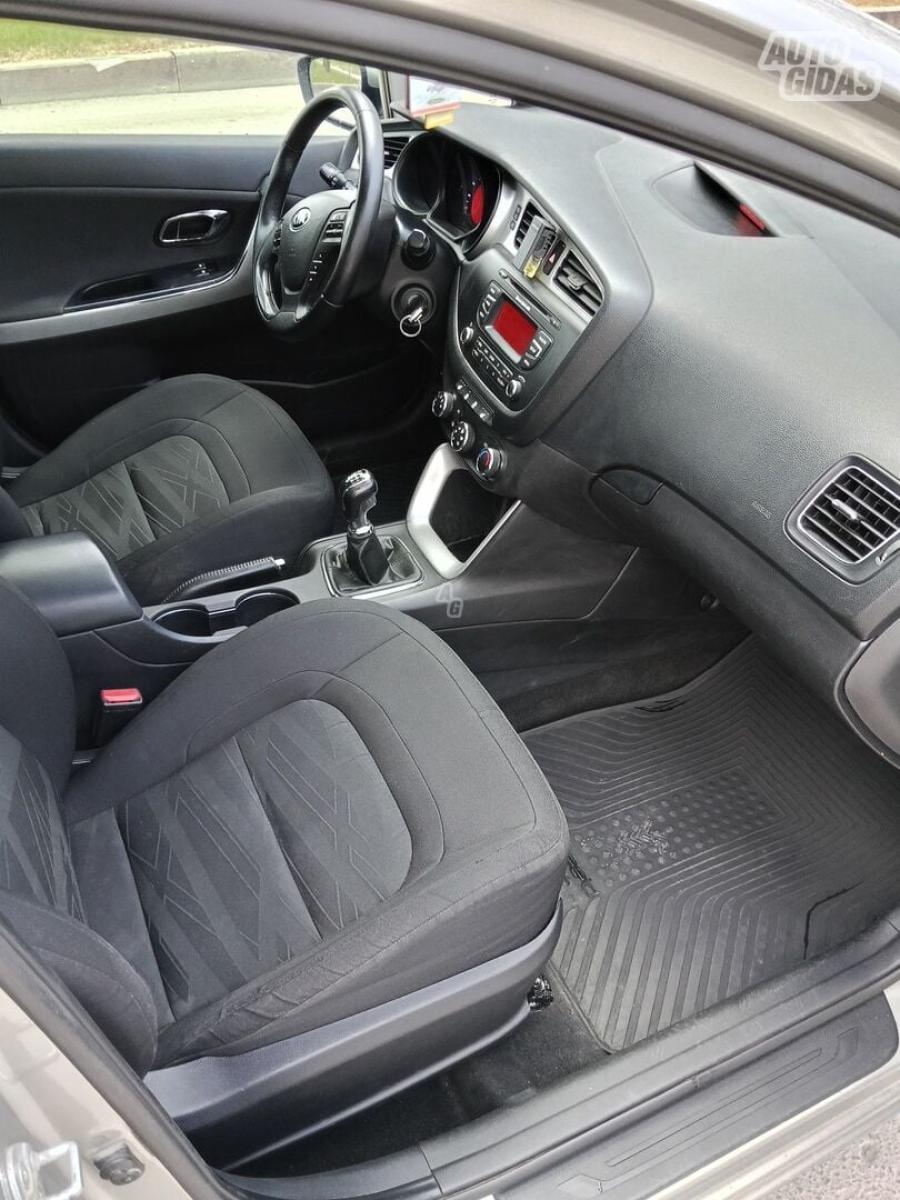Kia Ceed 2015 in Akmene, with an engine capacity of 1.50 L and mileage of 247 thousand km for 3950 €, photo 9 on AUTOMOTO.COM.LV