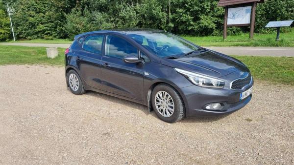 Kia Ceed 2015 in Jurbarkas, with an engine capacity of 1.58 L and mileage of 266 thousand km for 4300 €, photo 3 on AUTOMOTO.COM.LV