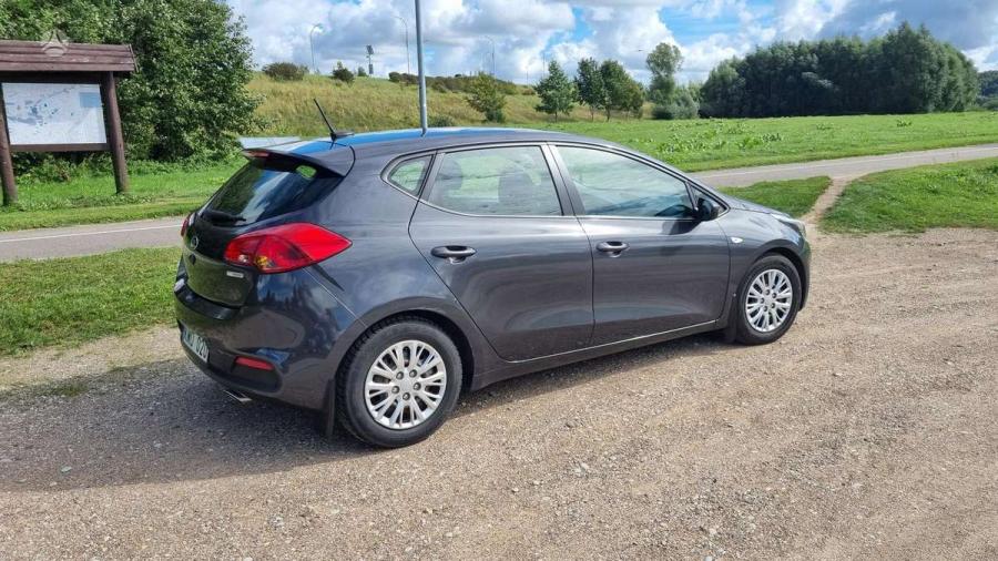 Kia Ceed 2015 in Jurbarkas, with an engine capacity of 1.58 L and mileage of 266 thousand km for 4300 €, photo 4 on AUTOMOTO.COM.LV