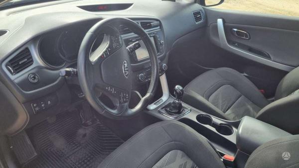 Kia Ceed 2015 in Jurbarkas, with an engine capacity of 1.58 L and mileage of 266 thousand km for 4300 €, photo 8 on AUTOMOTO.COM.LV