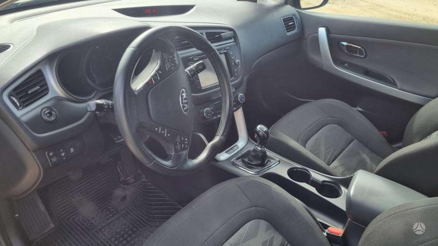 Kia Ceed 2015 in Jurbarkas, with an engine capacity of 1.58 L and mileage of 266 thousand km for 4300 €, photo 8 on AUTOMOTO.COM.LV