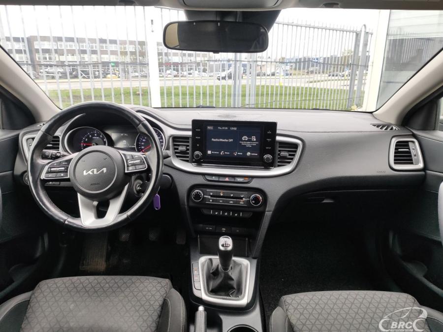 Kia Ceed 2021 in Klaipeda, with an engine capacity of 1.00 L and mileage of 272 thousand km for 8000 €, photo 4 on AUTOMOTO.COM.LV