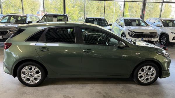 Kia Ceed 2025 in Riga on AUTOMOTO.COM.LV Kia Ceed 2025 in Riga, with an engine capacity of 1.00 L and mileage of 44 thousand km for 17400 €, photo 6 on AUTOMOTO.COM.LV