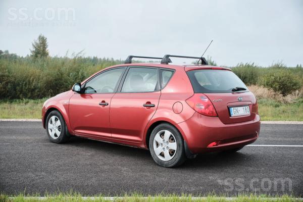 Red Kia Ceed 2007 in Jelgava, with an engine capacity of 1.40 L and mileage of 251 thousand km for 1950 €, photo 5 on AUTOMOTO.COM.LV