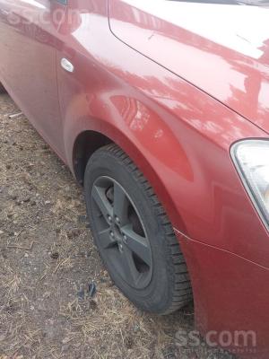 Sarkans Kia Ceed 2008 Rīga, ar dzinēja tilpumu 1.60 L un nobraukumu 255 tūkst. km par 650 €, foto 5 vietnē AUTOMOTO.COM.LV