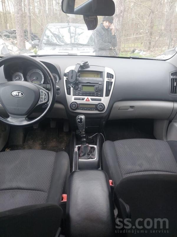 Sarkans Kia Ceed 2008 Rīga, ar dzinēja tilpumu 1.60 L un nobraukumu 255 tūkst. km par 650 €, foto 5 vietnē AUTOMOTO.COM.LV