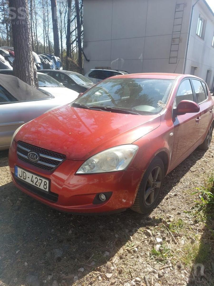 Sarkans Kia Ceed 2008 Rīga, ar dzinēja tilpumu 1.60 L un nobraukumu 255 tūkst. km par 650 €, foto 9 vietnē AUTOMOTO.COM.LV