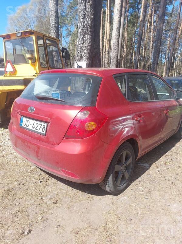 Sarkans Kia Ceed 2008 Rīga, ar dzinēja tilpumu 1.60 L un nobraukumu 255 tūkst. km par 570 €, foto 2 vietnē AUTOMOTO.COM.LV