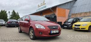 Red Kia Ceed 2008 in Valmiera, with an engine capacity of 1.60 L and mileage of 381 thousand km for 1300 €, photo  on AUTOMOTO.COM.LV