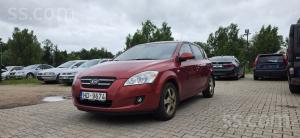Red Kia Ceed 2008 in Valmiera, with an engine capacity of 1.60 L and mileage of 381 thousand km for 1300 €, photo 7 on AUTOMOTO.COM.LV
