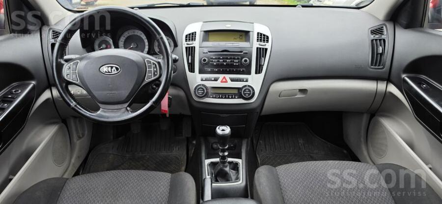 Red Kia Ceed 2008 in Valmiera, with an engine capacity of 1.60 L and mileage of 381 thousand km for 1300 €, photo 8 on AUTOMOTO.COM.LV