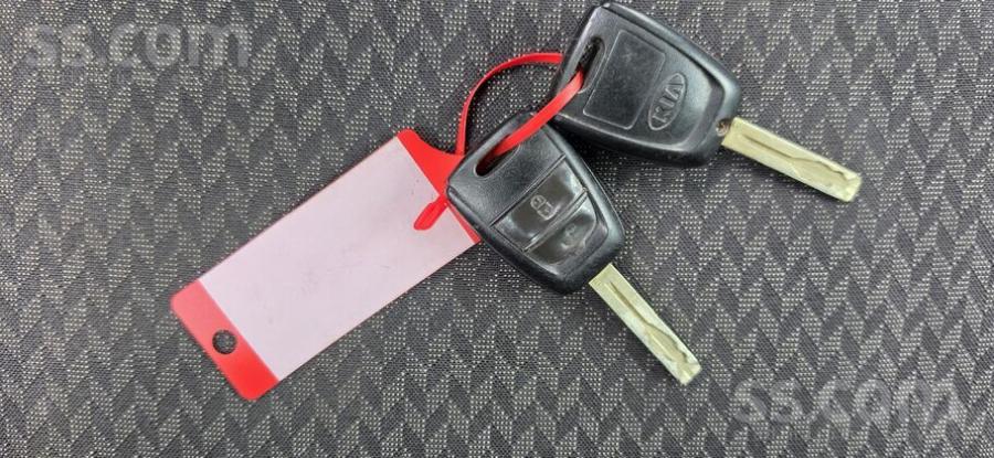 Red Kia Ceed 2008 in Valmiera, with an engine capacity of 1.60 L and mileage of 381 thousand km for 1300 €, photo 13 on AUTOMOTO.COM.LV