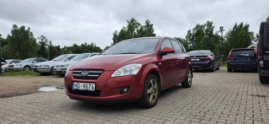 Sarkans Kia Ceed 2008 Valmiera, ar dzinēja tilpumu 1.60 L un nobraukumu 381 tūkst. km par 1300 €, foto 7 vietnē AUTOMOTO.COM.LV