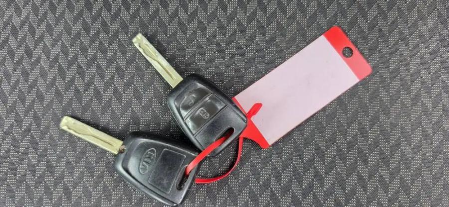 Sarkans Kia Ceed 2008 Valmiera, ar dzinēja tilpumu 1.60 L un nobraukumu 381 tūkst. km par 1300 €, foto 13 vietnē AUTOMOTO.COM.LV
