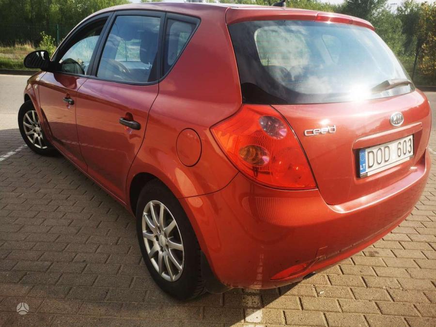 Sarkans Kia Ceed 2008 Viļņa, ar dzinēja tilpumu 1.60 L un nobraukumu 255 tūkst. km par 3450 €, foto 6 vietnē AUTOMOTO.COM.LV