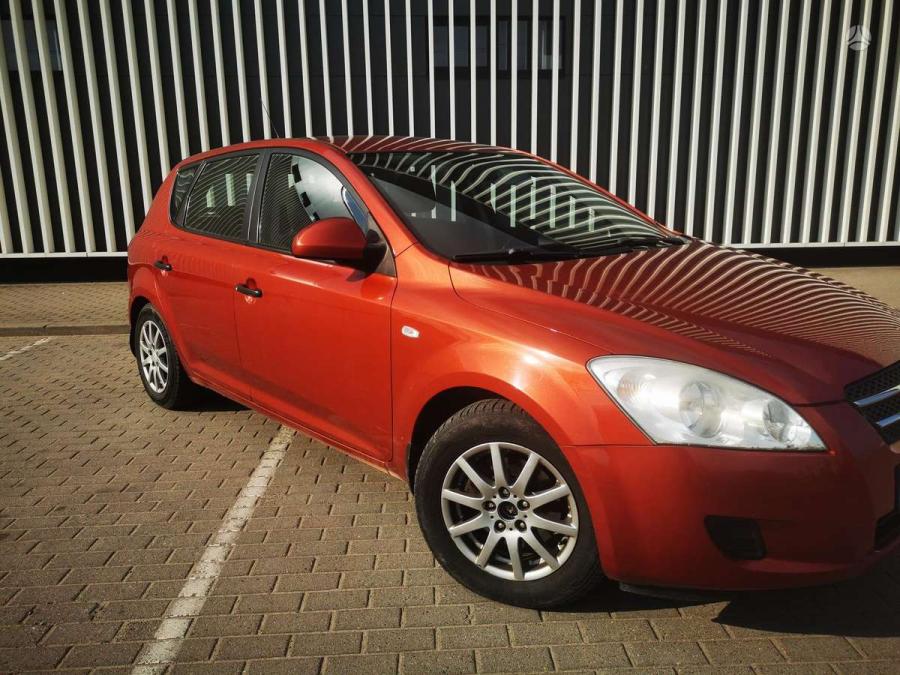 Sarkans Kia Ceed 2008 Viļņa, ar dzinēja tilpumu 1.60 L un nobraukumu 255 tūkst. km par 3450 €, foto 14 vietnē AUTOMOTO.COM.LV