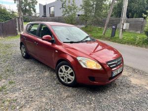 Sarkans Kia Ceed 2008 Viļņa, ar dzinēja tilpumu 1.59 L un nobraukumu 122 tūkst. km par 1200 €, foto  vietnē AUTOMOTO.COM.LV