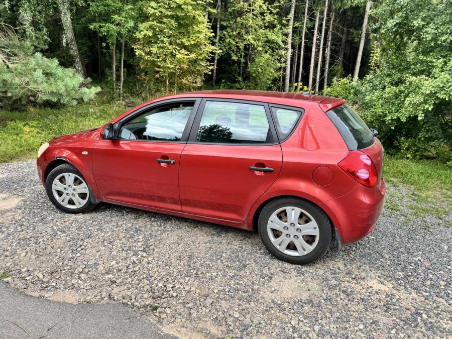 Sarkans Kia Ceed 2008 Viļņa, ar dzinēja tilpumu 1.59 L un nobraukumu 122 tūkst. km par 1200 €, foto 7 vietnē AUTOMOTO.COM.LV