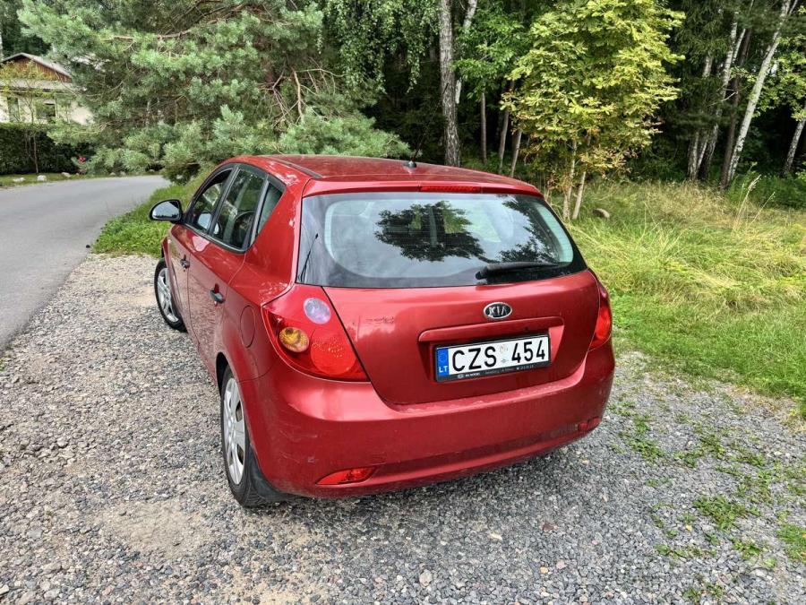 Sarkans Kia Ceed 2008 Viļņa, ar dzinēja tilpumu 1.59 L un nobraukumu 122 tūkst. km par 1200 €, foto 8 vietnē AUTOMOTO.COM.LV