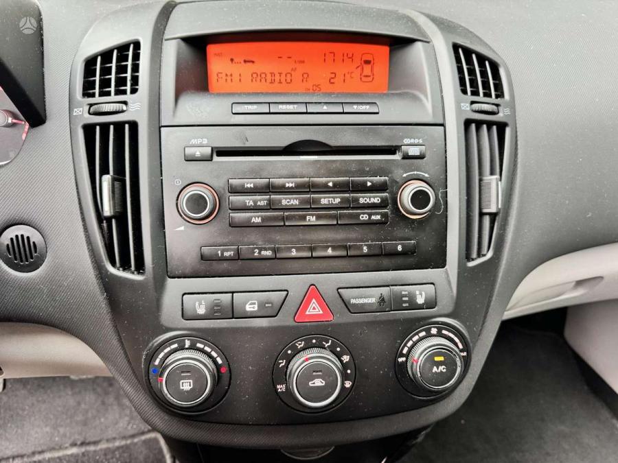 Sarkans Kia Ceed 2008 Viļņa, ar dzinēja tilpumu 1.59 L un nobraukumu 122 tūkst. km par 1200 €, foto 9 vietnē AUTOMOTO.COM.LV