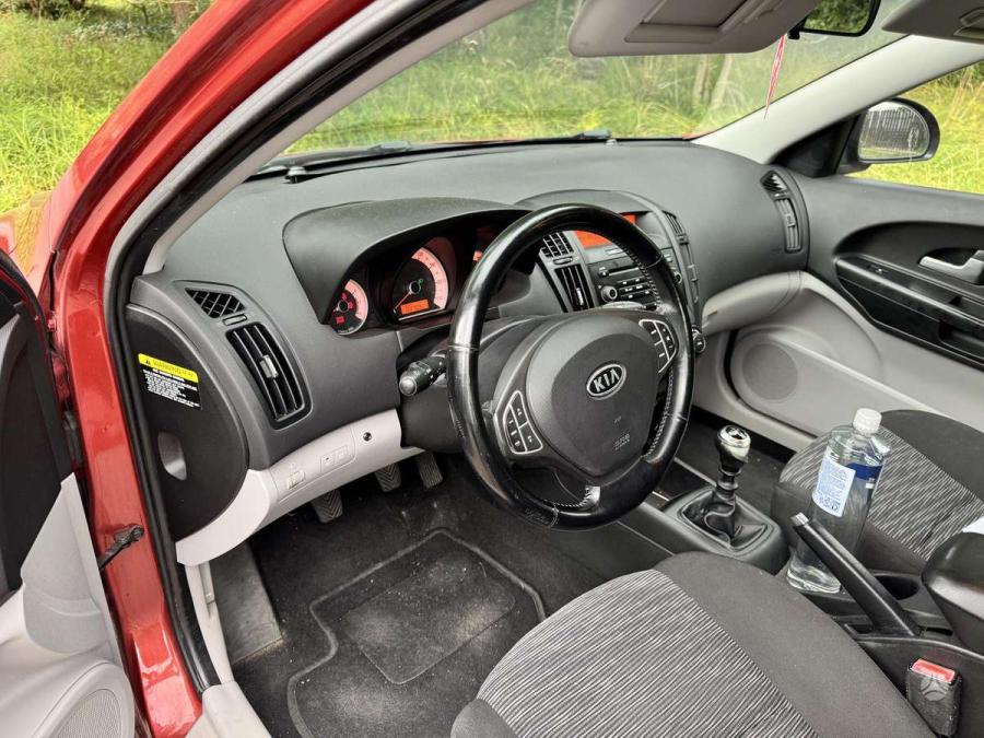 Sarkans Kia Ceed 2008 Viļņa, ar dzinēja tilpumu 1.59 L un nobraukumu 122 tūkst. km par 1200 €, foto 14 vietnē AUTOMOTO.COM.LV