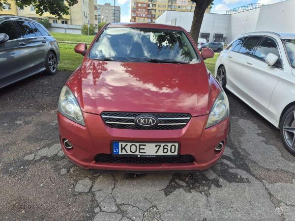 Sarkans Kia Ceed 2008 Kauņa, ar dzinēja tilpumu 1.58 L un nobraukumu 296 tūkst. km par 1495 €, foto 1 vietnē AUTOMOTO.COM.LV
