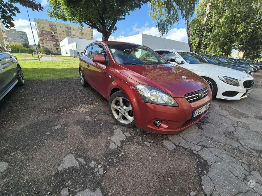Sarkans Kia Ceed 2008 Kauņa, ar dzinēja tilpumu 1.58 L un nobraukumu 296 tūkst. km par 1495 €, foto 4 vietnē AUTOMOTO.COM.LV