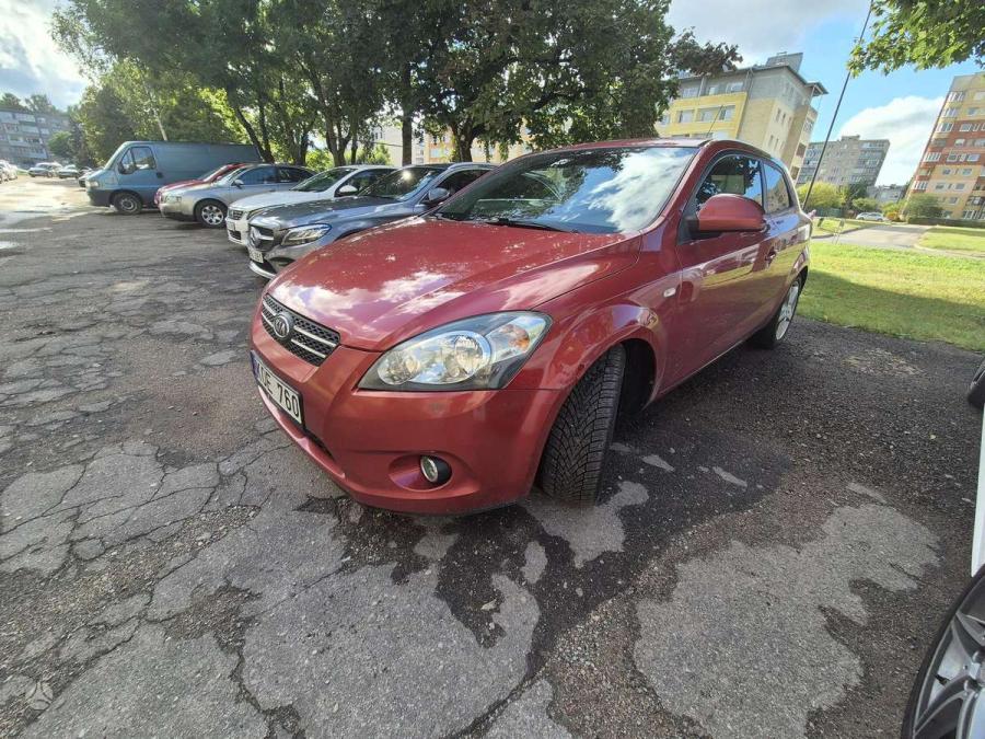 Sarkans Kia Ceed 2008 Kauņa, ar dzinēja tilpumu 1.58 L un nobraukumu 296 tūkst. km par 1495 €, foto 5 vietnē AUTOMOTO.COM.LV
