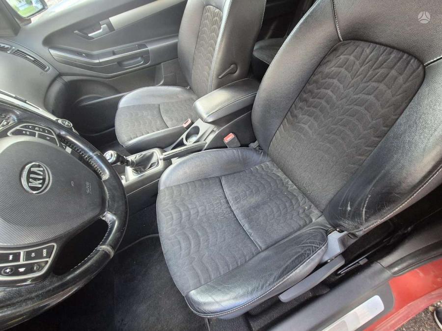 Sarkans Kia Ceed 2008 Kauņa, ar dzinēja tilpumu 1.58 L un nobraukumu 296 tūkst. km par 1495 €, foto 11 vietnē AUTOMOTO.COM.LV