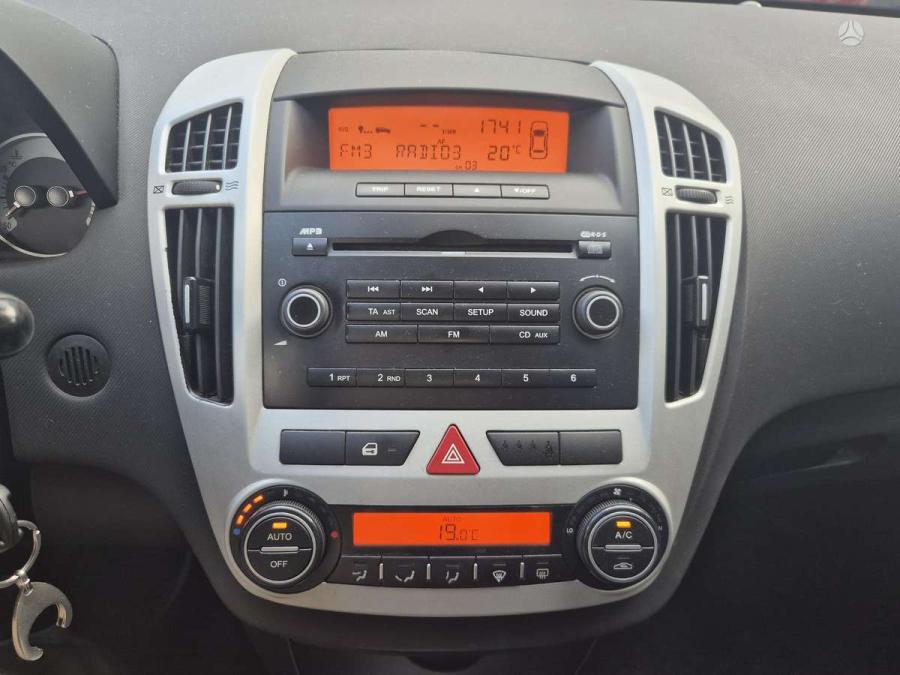 Sarkans Kia Ceed 2008 Kauņa, ar dzinēja tilpumu 1.58 L un nobraukumu 296 tūkst. km par 1495 €, foto 12 vietnē AUTOMOTO.COM.LV