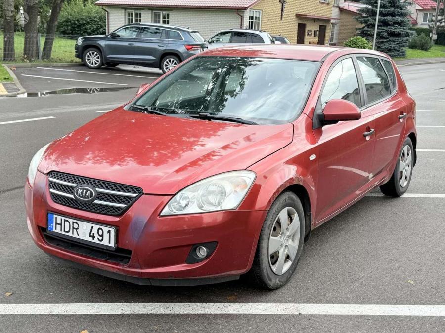 Red Kia Ceed 2008 in Vilnius, with an engine capacity of 1.40 L and mileage of 2 thousand km for 949 €, photo 1 on AUTOMOTO.COM.LV