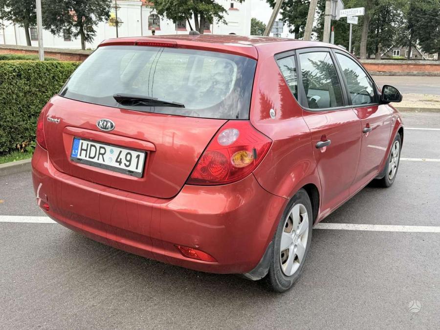Red Kia Ceed 2008 in Vilnius, with an engine capacity of 1.40 L and mileage of 2 thousand km for 949 €, photo 4 on AUTOMOTO.COM.LV