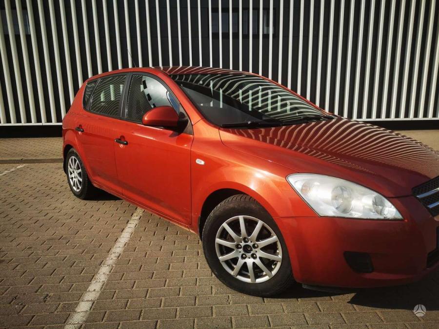 Sarkans Kia Ceed 2008 Viļņa, ar dzinēja tilpumu 1.60 L un nobraukumu 259 tūkst. km par 3553 €, foto 9 vietnē AUTOMOTO.COM.LV